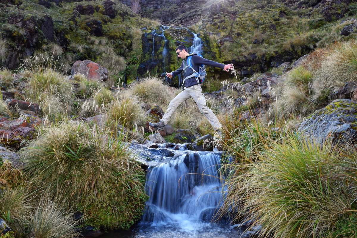 The Guide to the Tongariro Crossing: Track, Cost, Gear & More 🗻