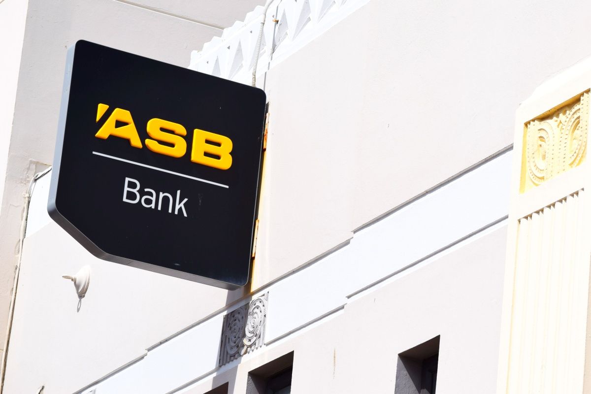 How to Open a New Zealand Bank Account 💳 [2025] - NZ Pocket Guide